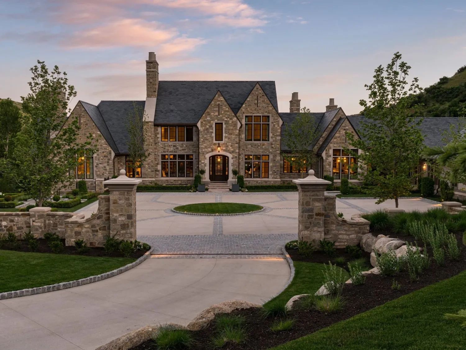 Explore Stunning Luxury Houses | Alpine Manor