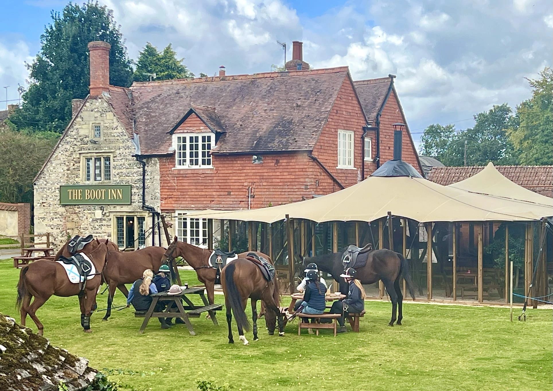 Enjoy a Delicious Sunday Roast near Salisbury at The Boot Inn