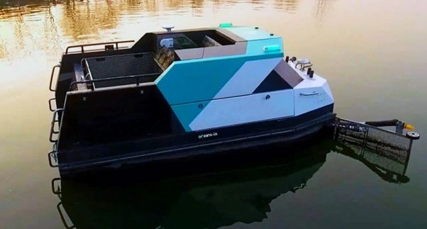 Water Cleaning Robots: Unmanned Trash Cleaning Boat - Robot Guide
