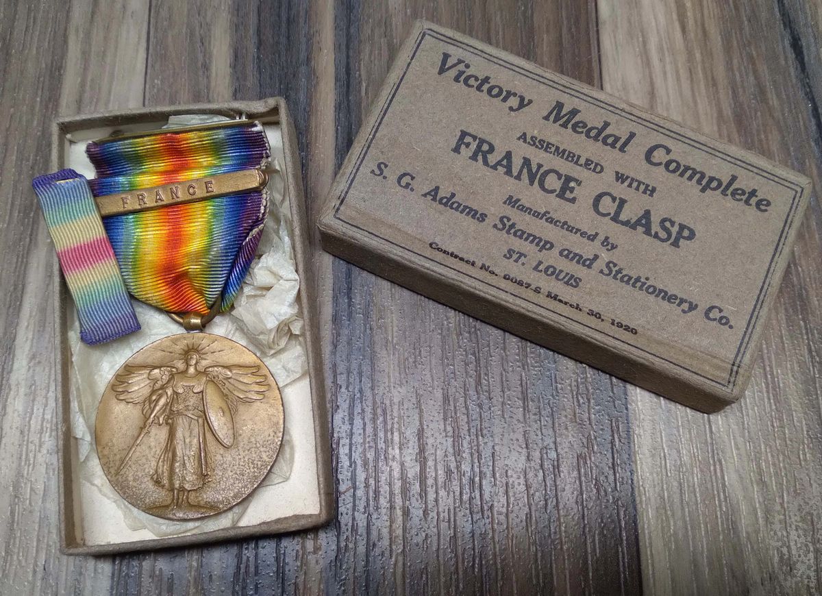 WWI U.S VICTORY MEDAL WITH FRANCE CLASP IN ORIGINAL BOX, Item #7036