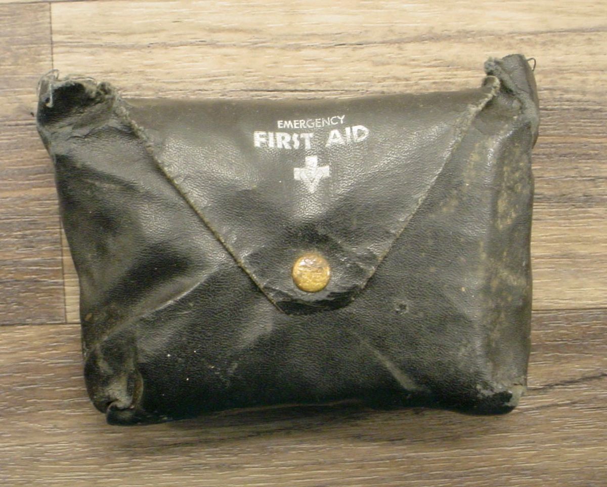 WWII US CIVILIAN EMERGENCY FIRST AID KIT, Item #3715