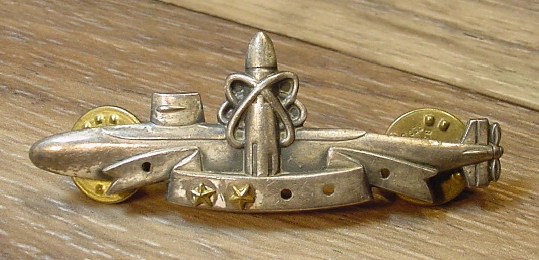 SOLD - VINTAGE US NAVY SUBMARINE COMBAT CRUISE PIN 2-STARS, Item #2050
