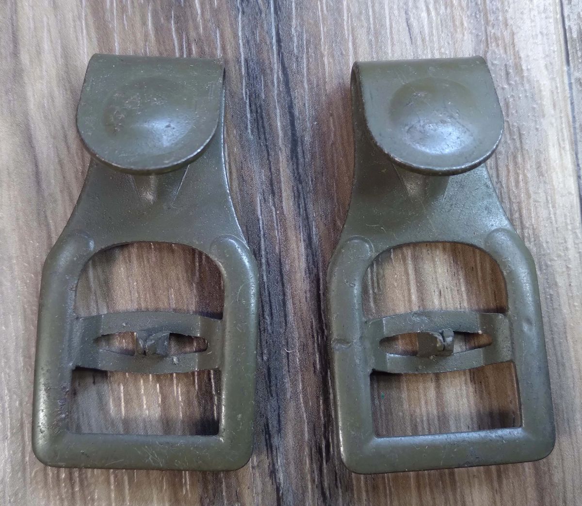 REPRODUCTION WWII GERMAN Y-STRAP GREEN PAINTED STEEL HOOKS, QTY:2, Item ...