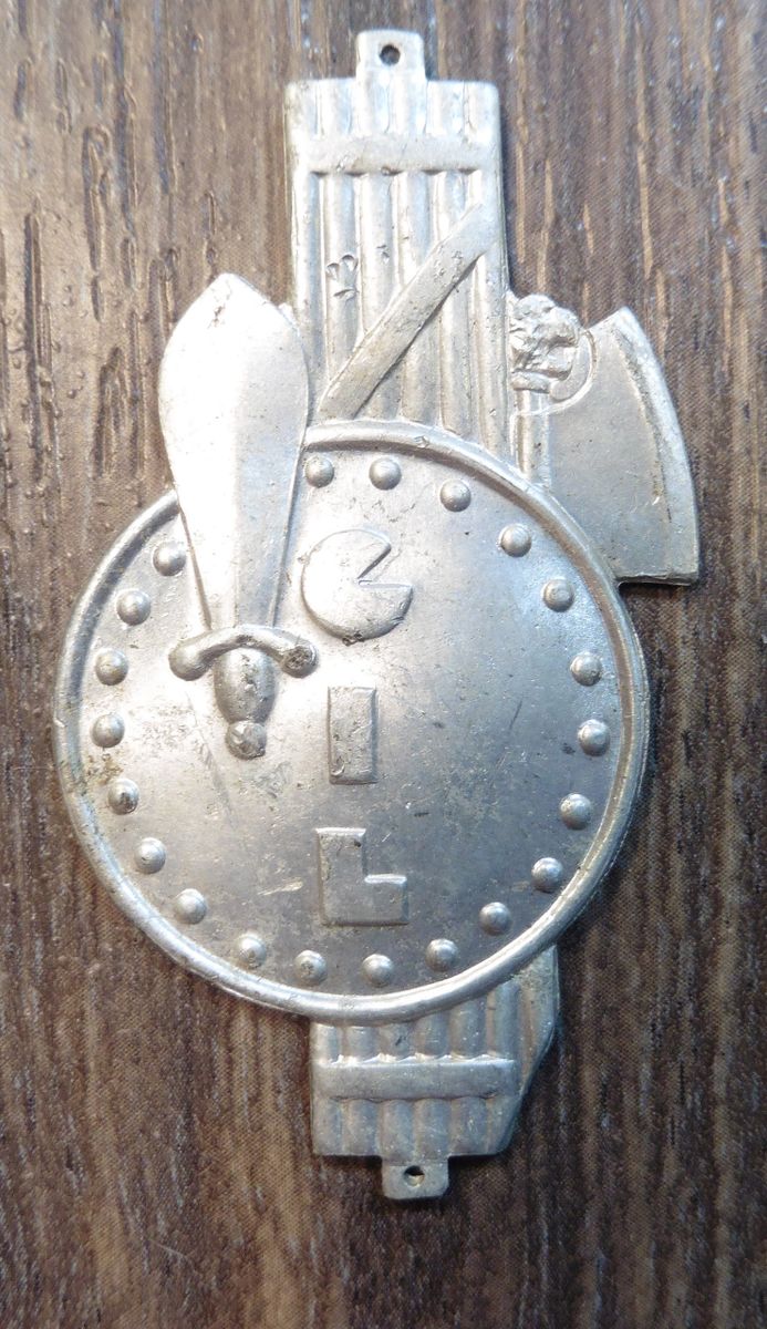 WWII ITALIAN FASCIST YOUTH GIL METAL HAT FEZ INSIGNIA, Item #2377