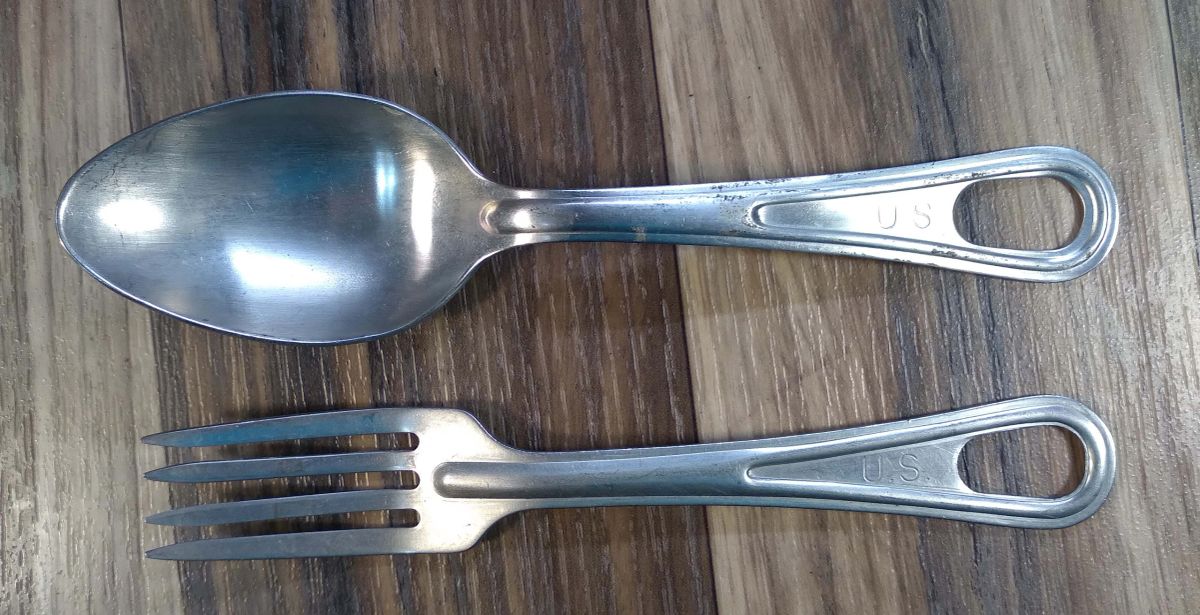 WWII / KOREAN WAR U.S. MESS KIT FORK AND SPOON SET UTICA CUT CO / SKO ...
