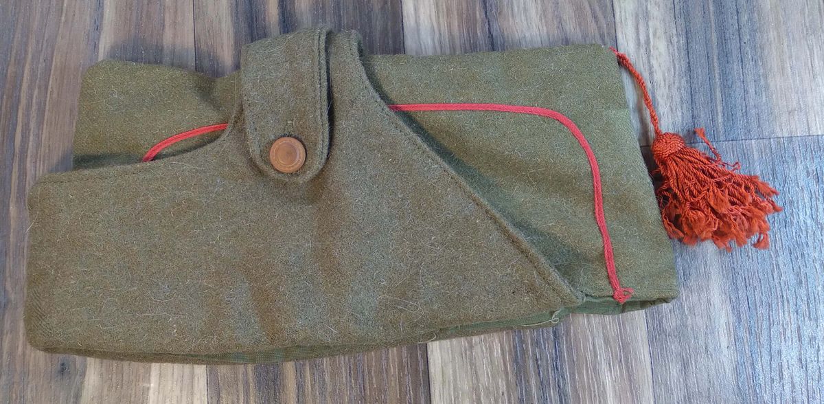 COLD WAR ERA SPANISH GARRISON CAP WITH RED PIPING AND TASSEL, Item #6144