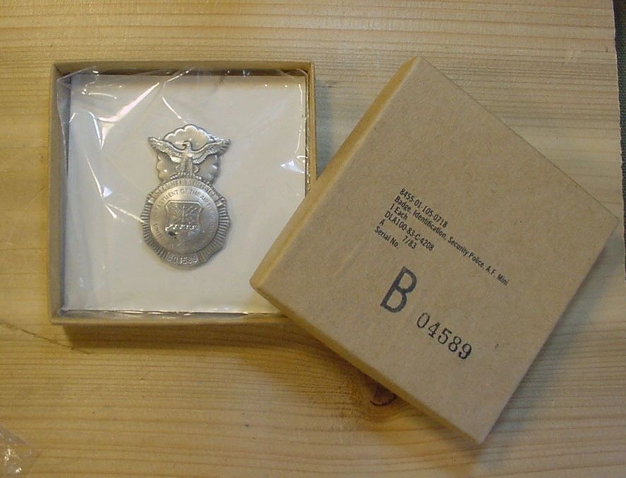 US AIR FORCE SECURITY POLICE MINI BADGE IN ISSUE BOX, Item #6147