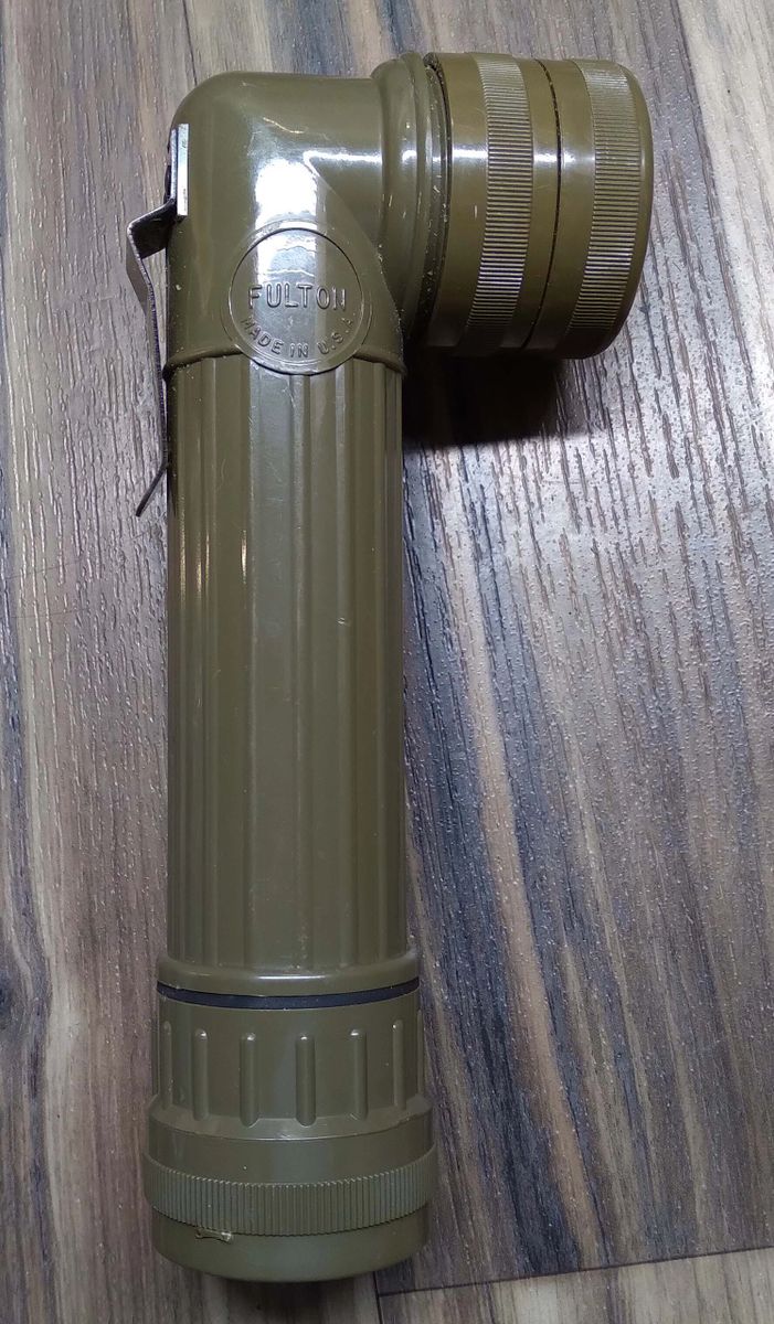 POST VIETNAM WAR U.S. MX-99I/U FLASHLIGHT WITH SPARE LENSES, Item #8730
