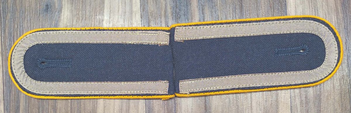 COLD WAR WEST GERMAN BUNDESWEHR SIGNALS NCO SHOULDER BOARDS PAIR, Item ...