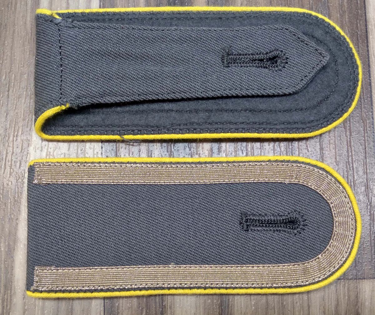 COLD WAR WEST GERMAN BUNDESWEHR SIGNALS NCO SHOULDER BOARDS PAIR, Item ...