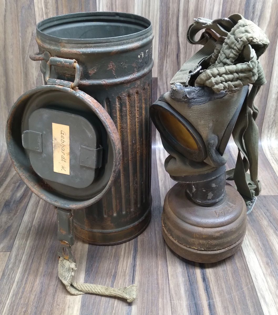 WWII GERMAN ARMY GAS MASK WITH CARRYING CANISTER, Item #8996