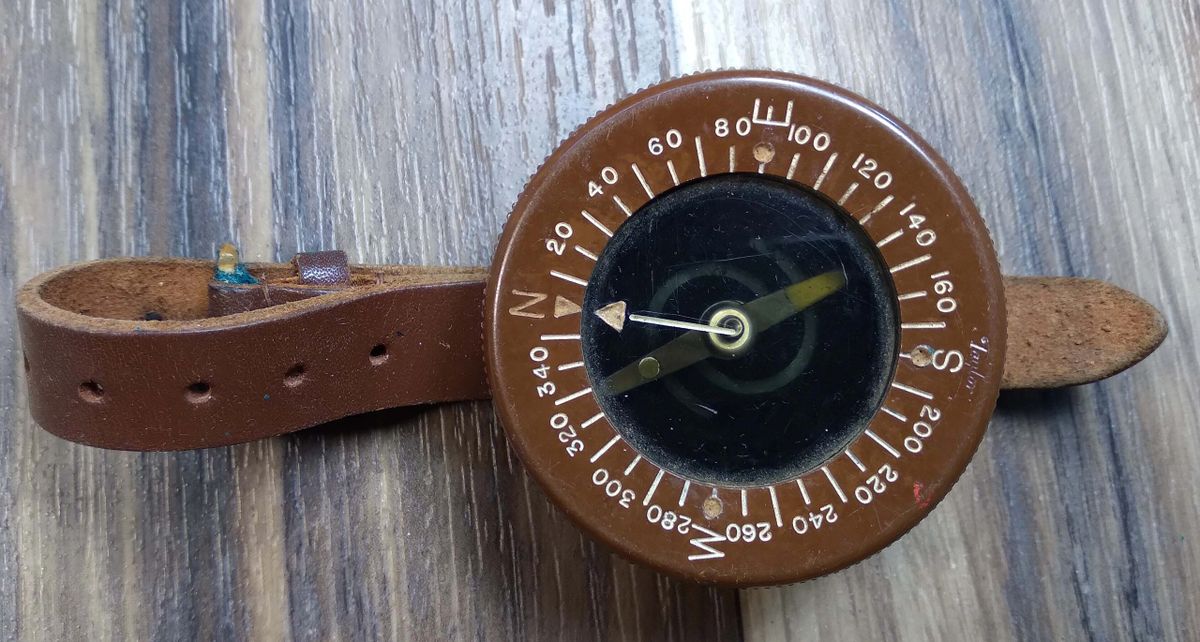 WWII U.S. AIRBORNE PARATROOPER WRIST COMPASS EARLY MODEL TAYLOR, Item #4778