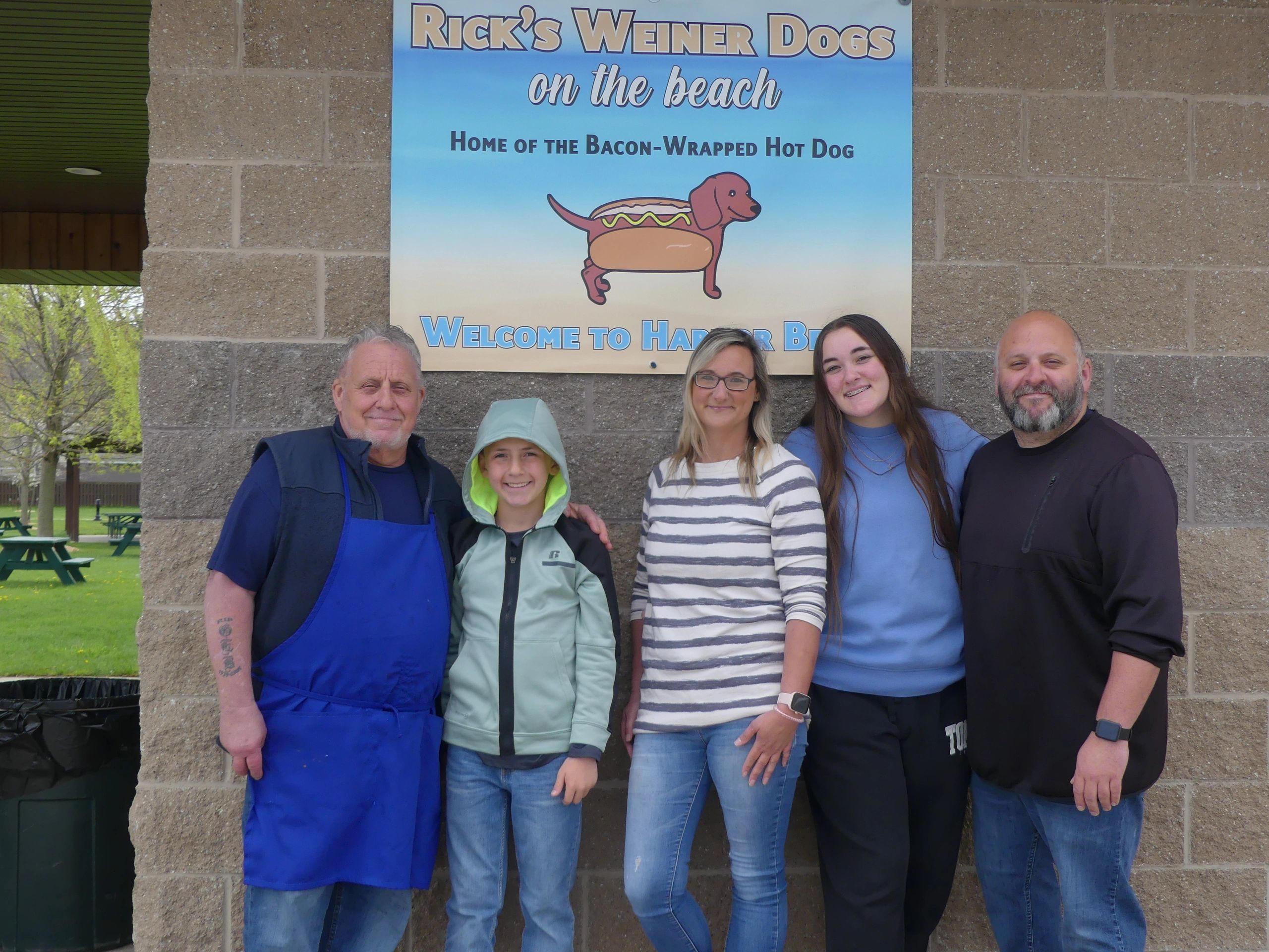 Rick's Weiner Dogs Set to Open at Lincoln Park