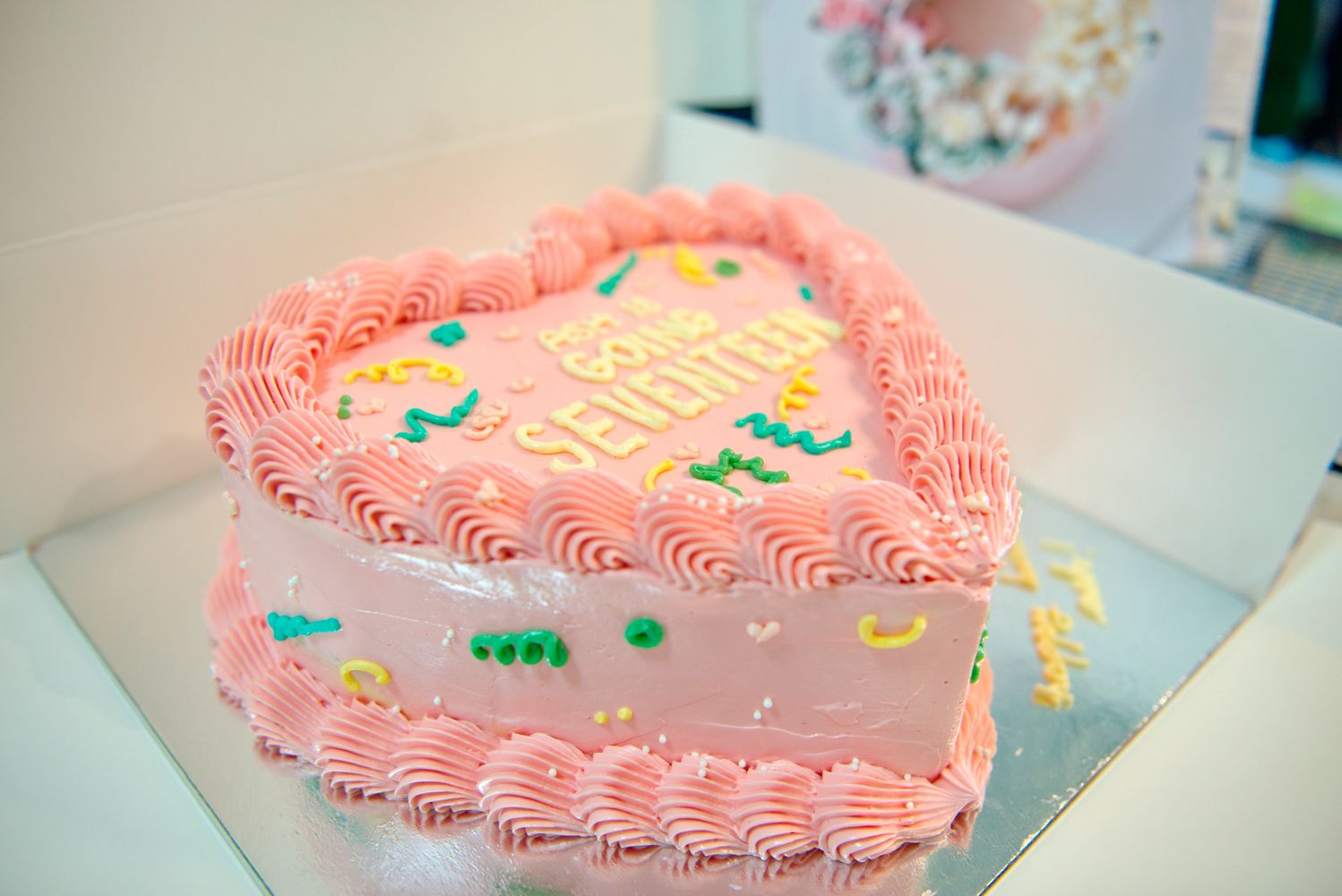 Delicious Custom Design Birthday & Wedding Cakes - GoGo Goi