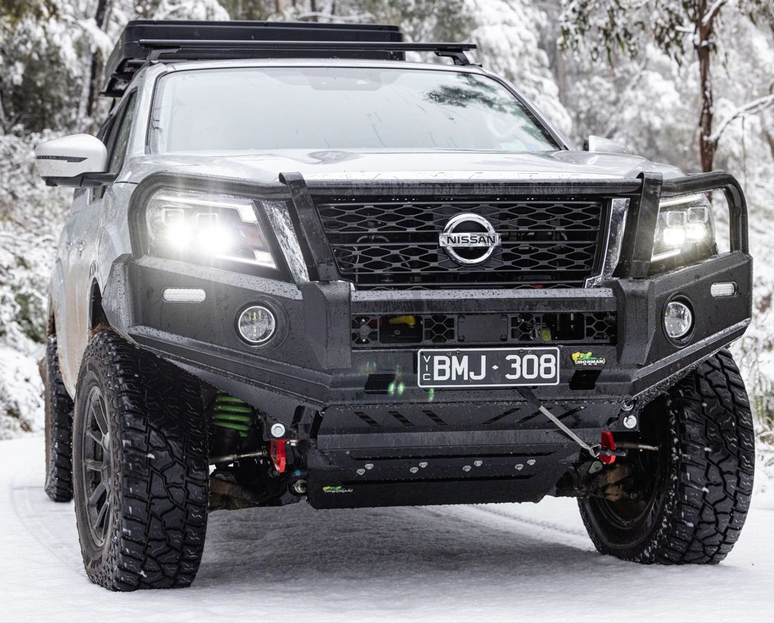 DEFENSA DELANTERA NISSAN FRONTIER 2021 EN ADELANTE CON TUMBABURROS