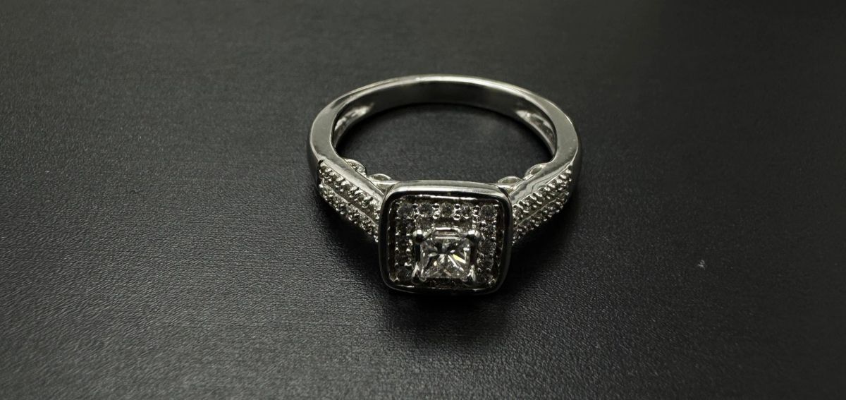 0.30ctw Natural Diamond Ring | 14k white gold | 3.8 grams | Ring size 5.25