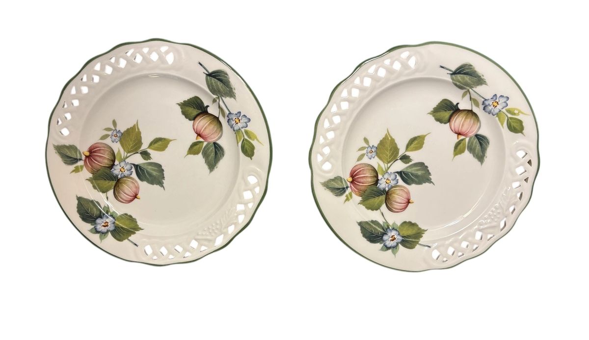 Pair of vintage Brunelli plates from the Tiffany Reticulada series