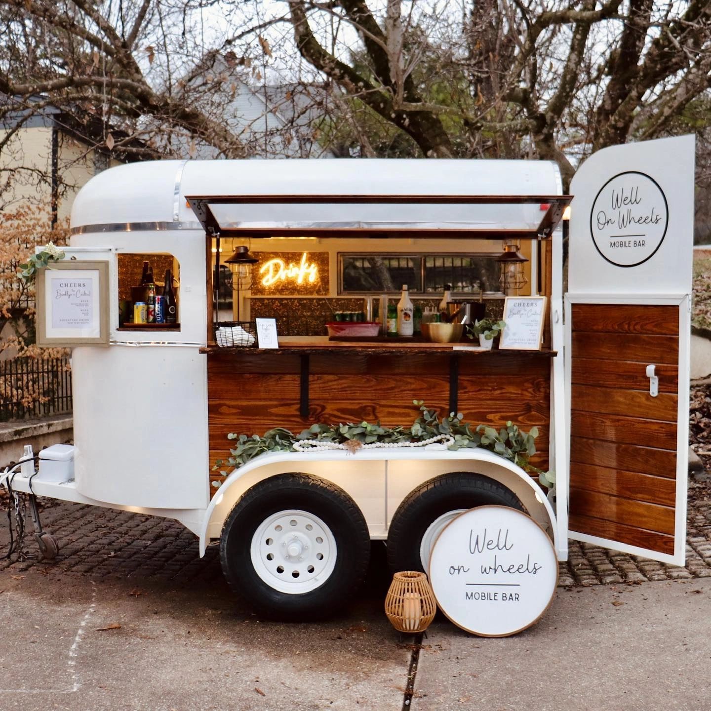 Well on Wheels Mobile Bar