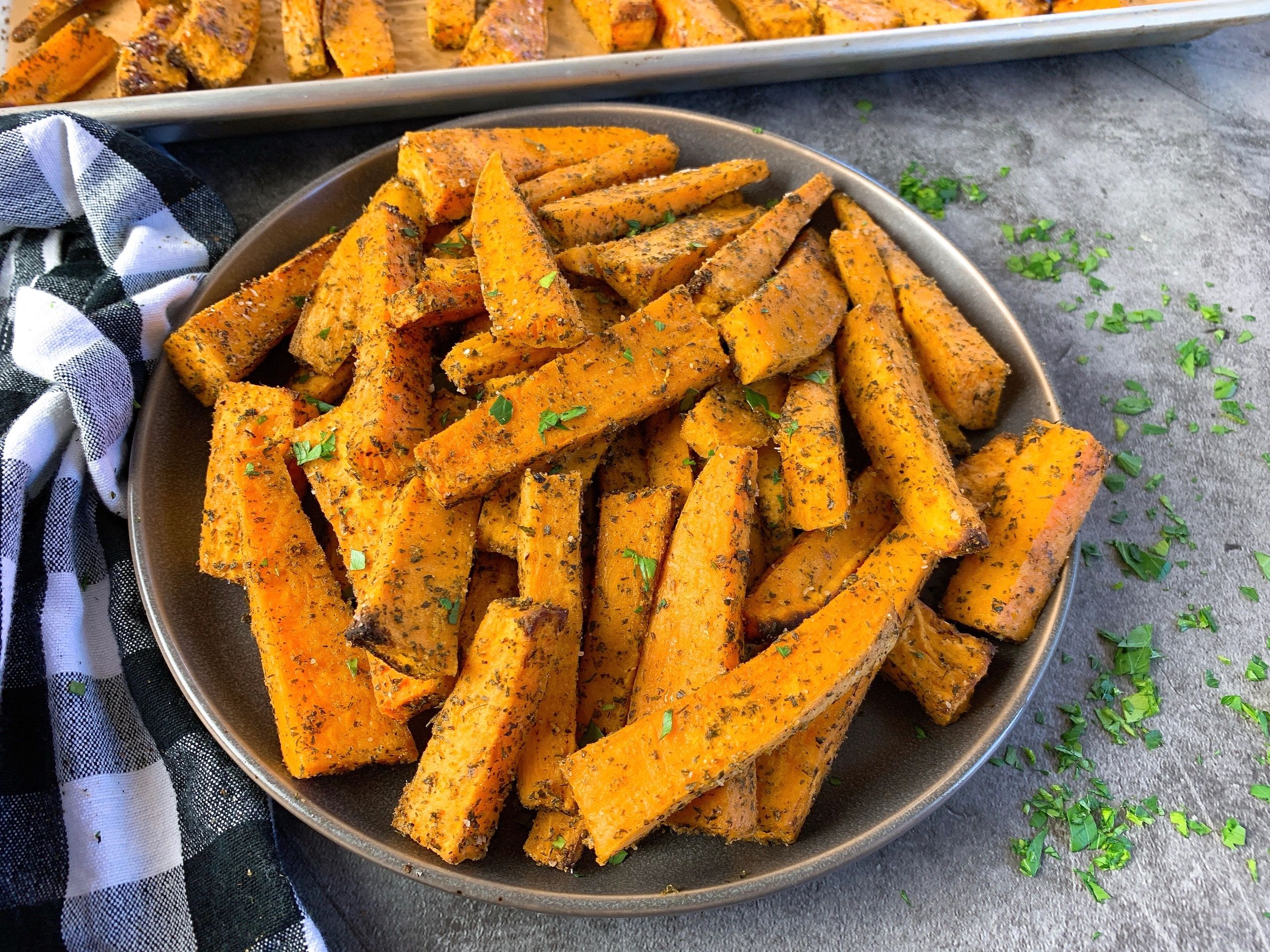 Parsley-Garlic Sweet Potato Fries