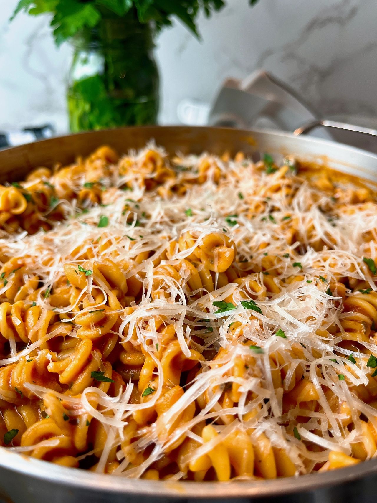 Rotini Pasta 🍝 Creamy Rotini Pasta Ingredients: • 300g Rotini