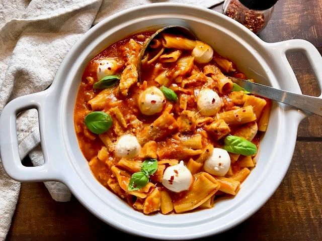 Rigatoni Stew with Chicken and Mozzarella
