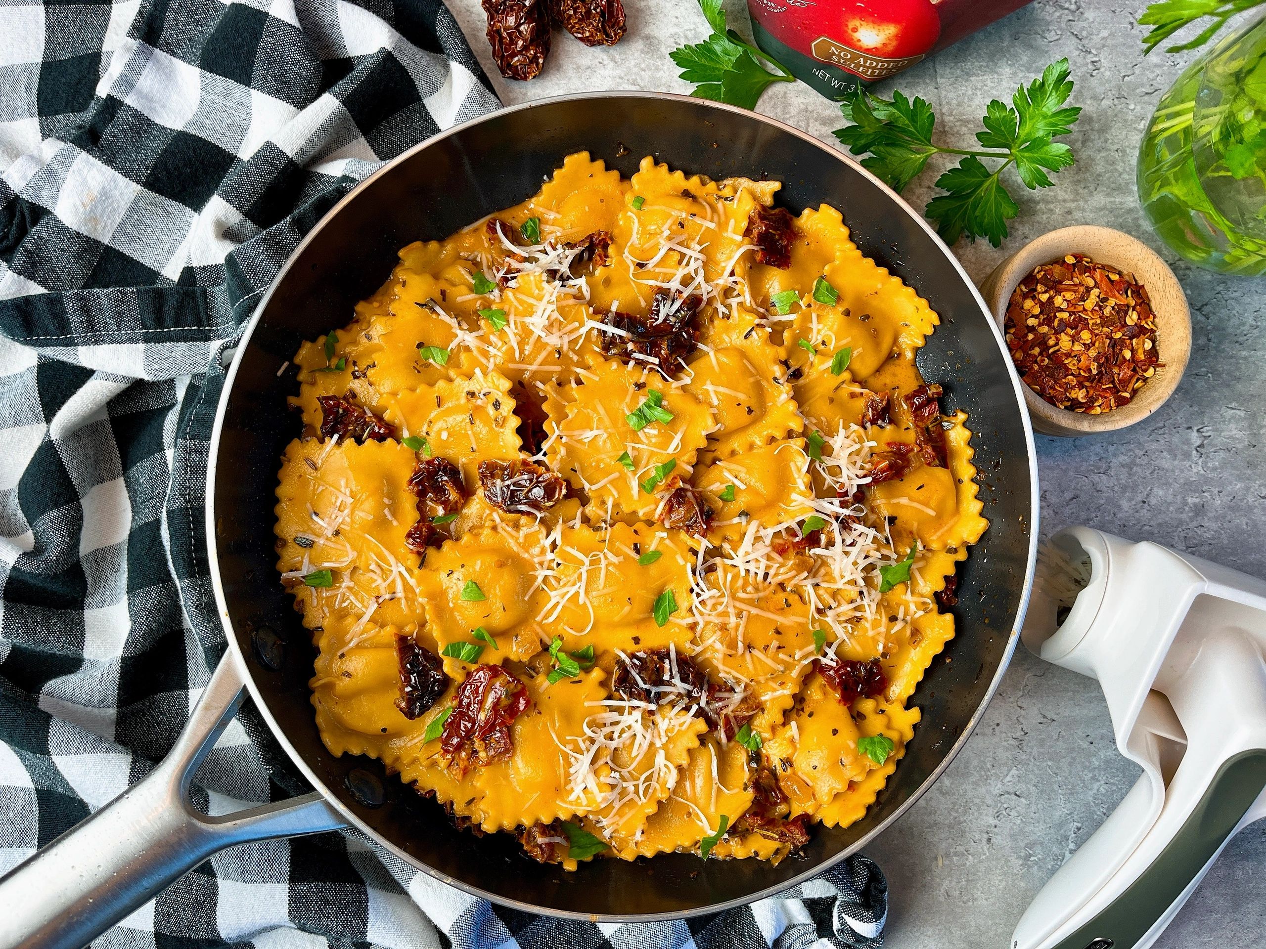 Ravioli with Easy Tomato Cream Sauce