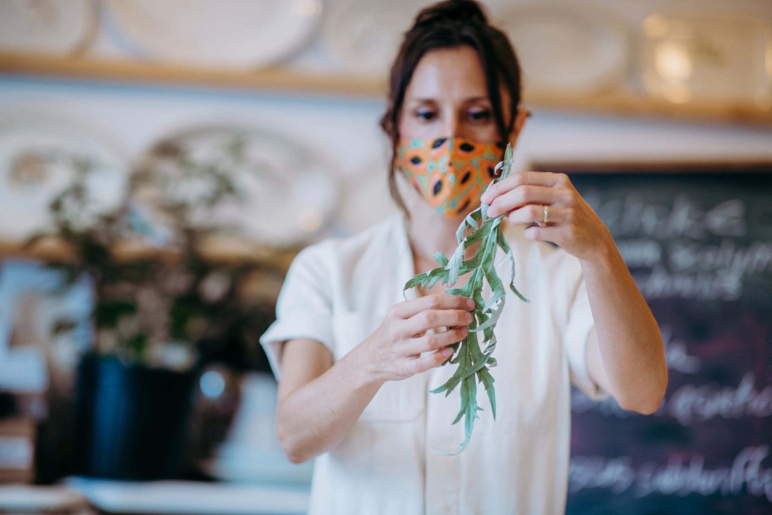 What is a clinical herbalist?