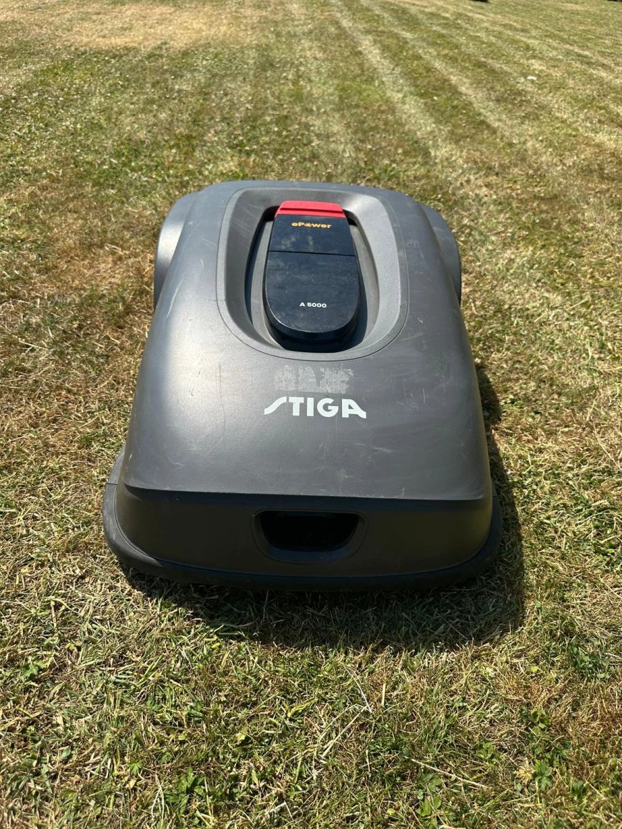 Stiga A 5000 refurbished demo robot including local standard installation