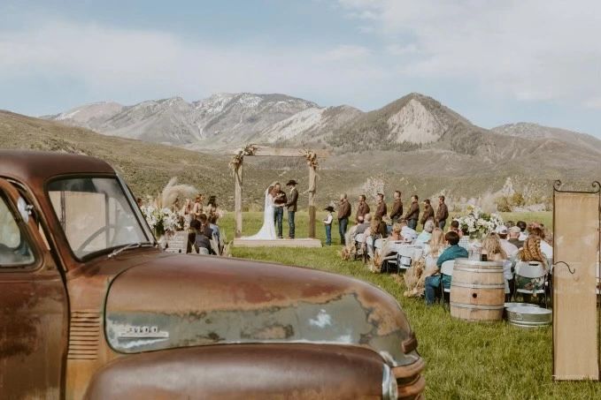 Welcome [thebarnathawkranch.com]