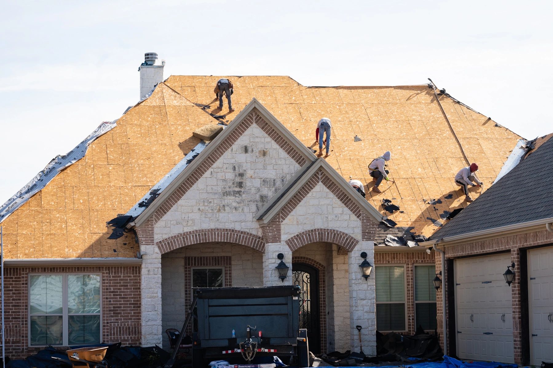 Residential & Commercial Construction Company - Expert Roofing Services