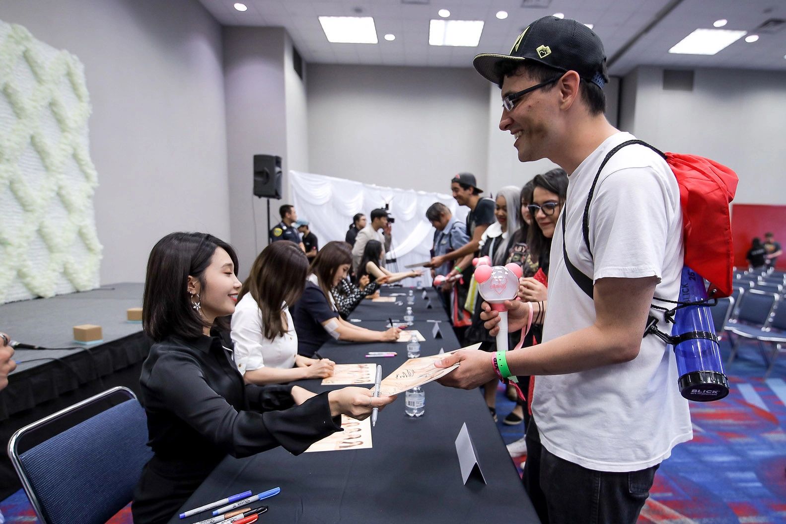 Autograph Buzz - Ultimate List To Autograph Shows Worldwide