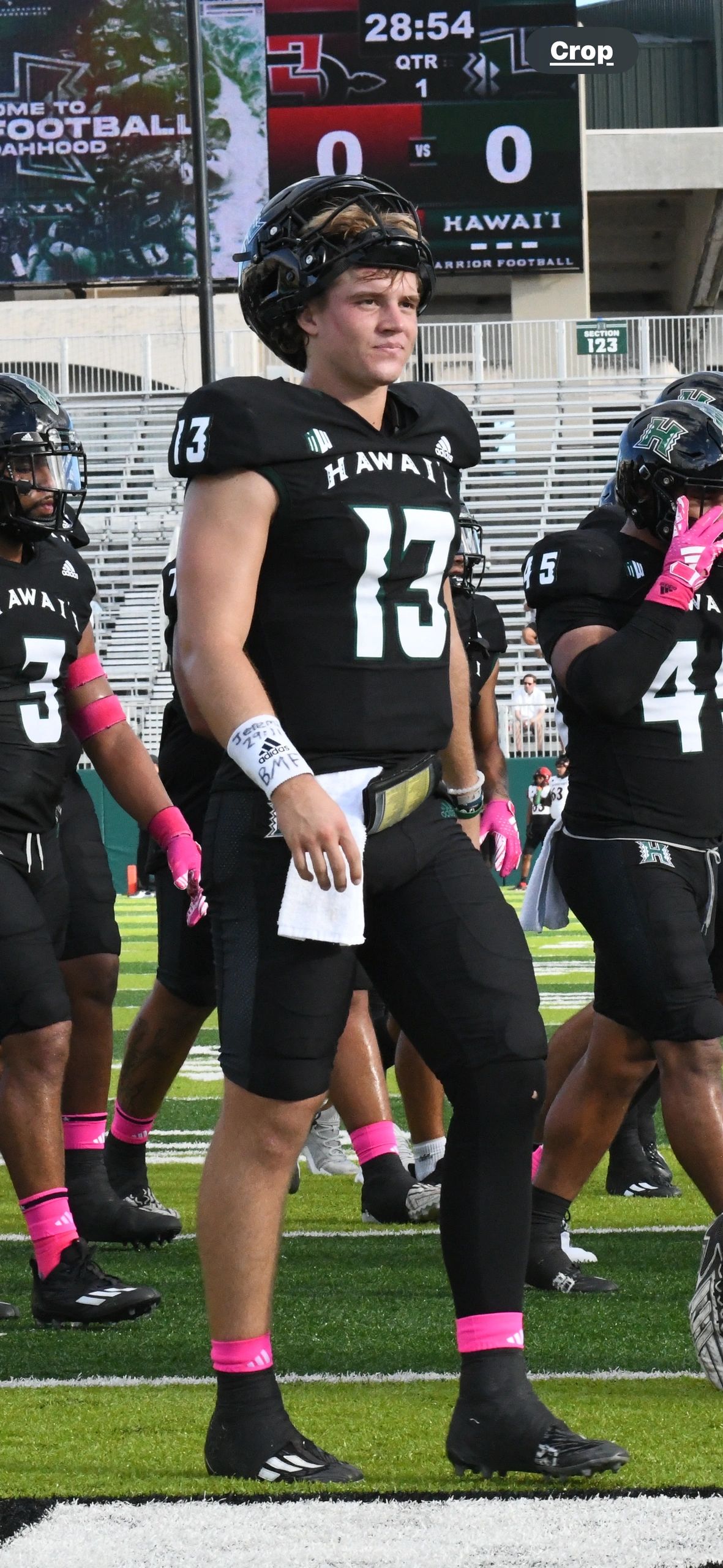 UH QB Schager announces his return to the team.