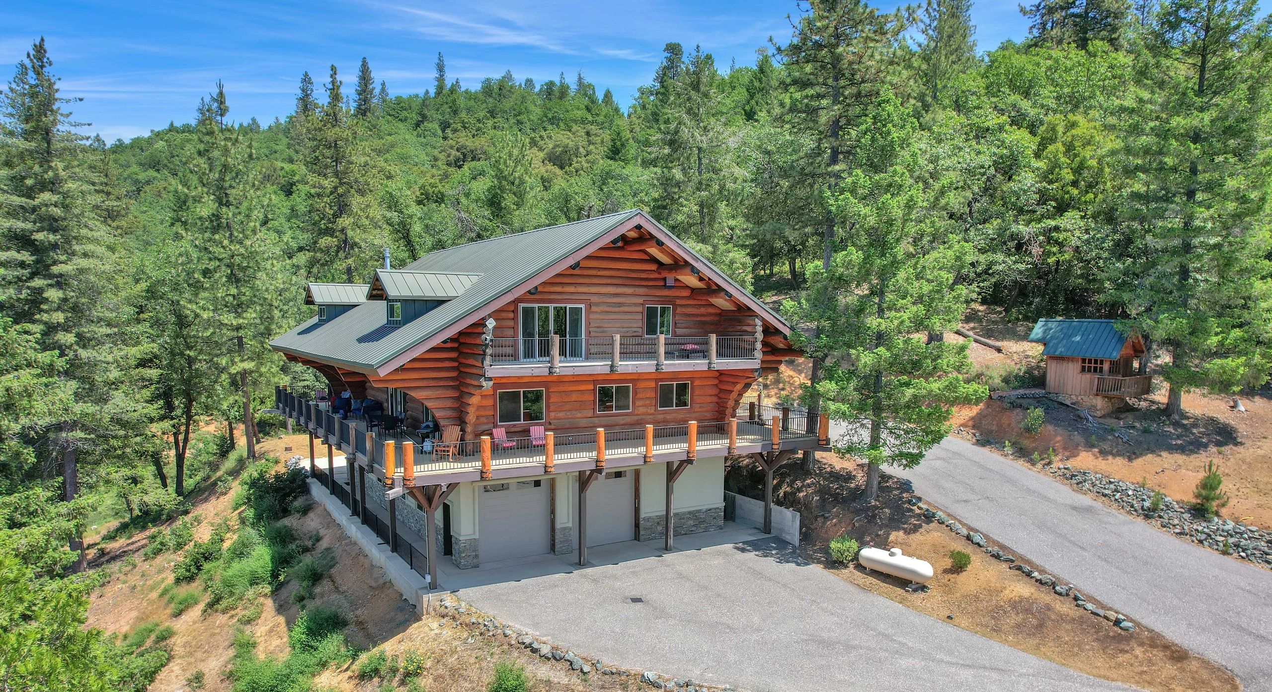 Home [www.mountchalet.com]