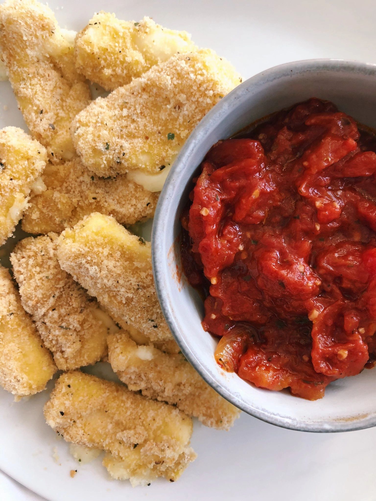 Mozzarella Sticks with Marinara Dipping Sauce