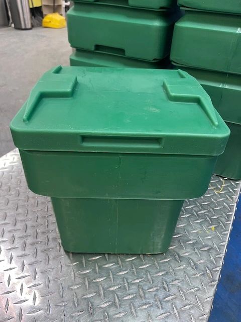 Heavy Plastic Lab Ice Buckets with Lids Storage