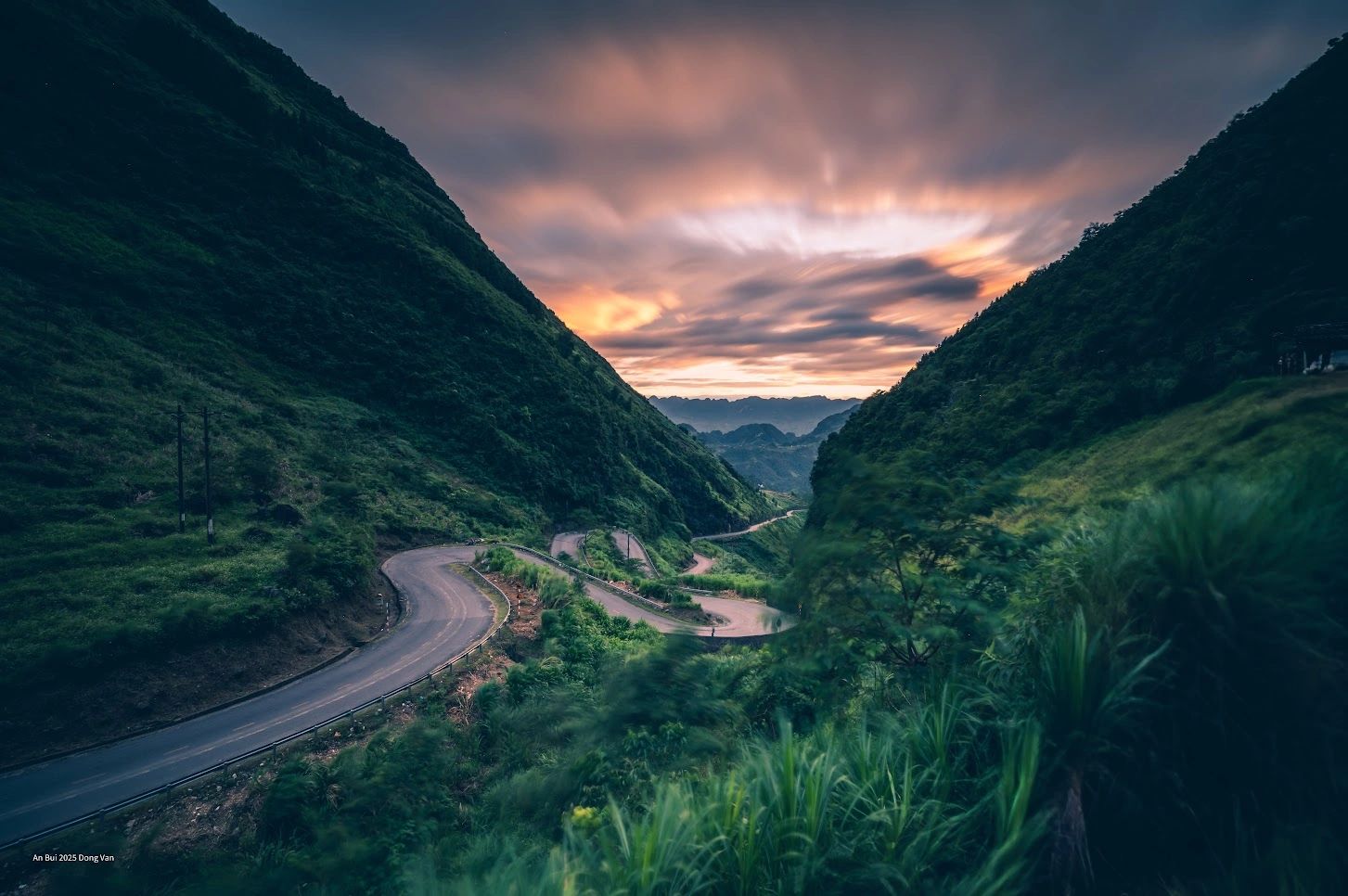 Chasing the Golden Hour: A Photographer's Guide to Tham Ma Slope