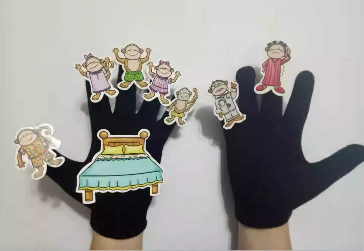 Five Little Monkeys Storytelling Set with two Gloves