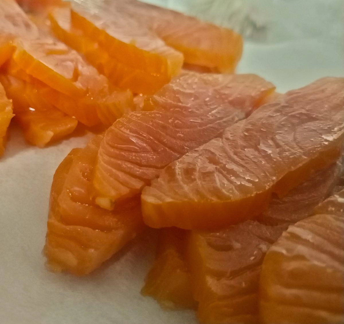 V cut smoked salmon packs