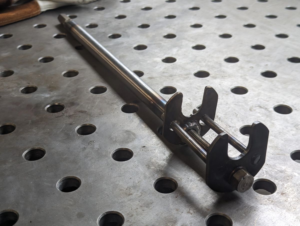 Pushrod spring compression tool