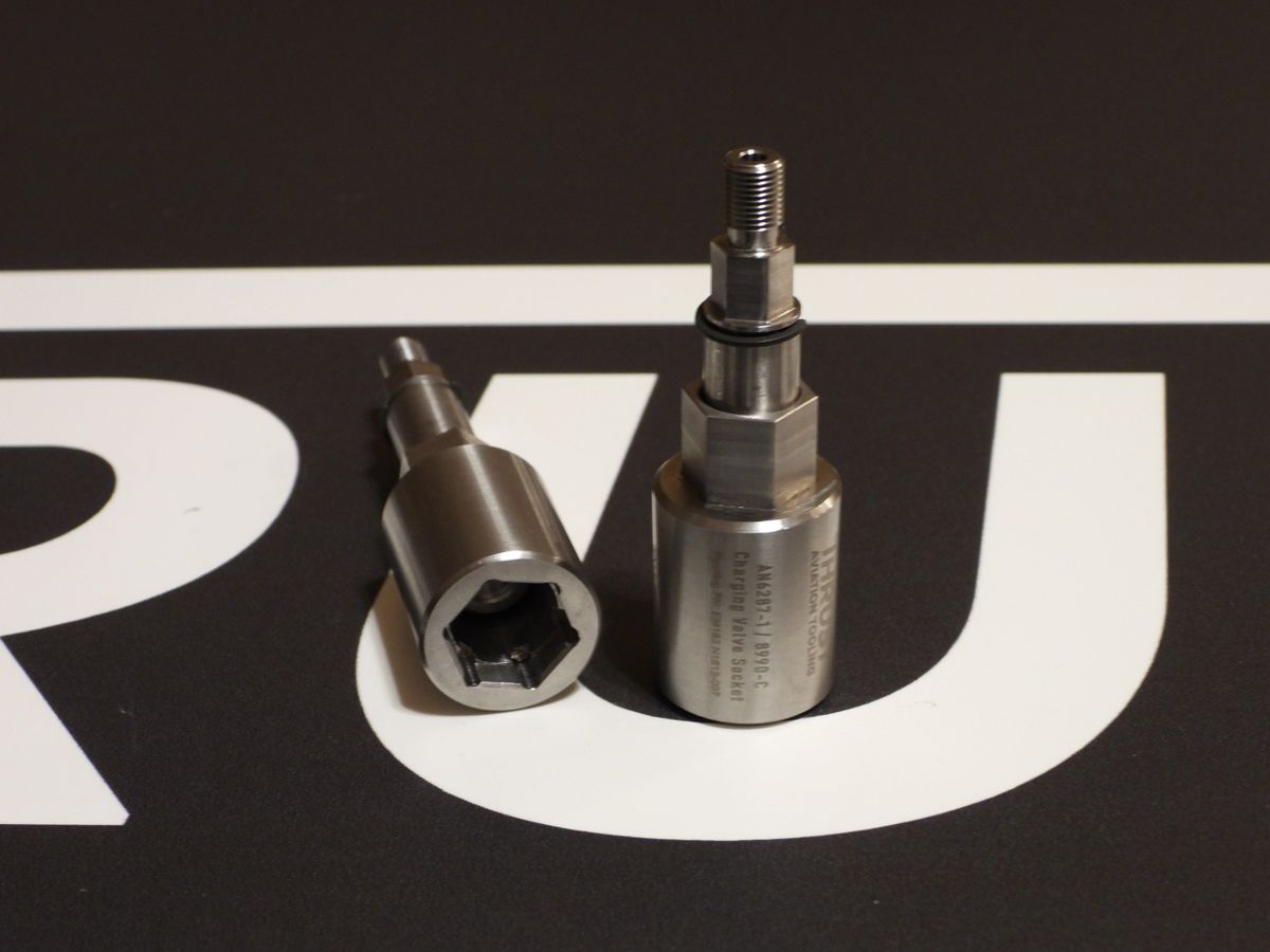 AN Schrader Valve Servicing Extension Socket