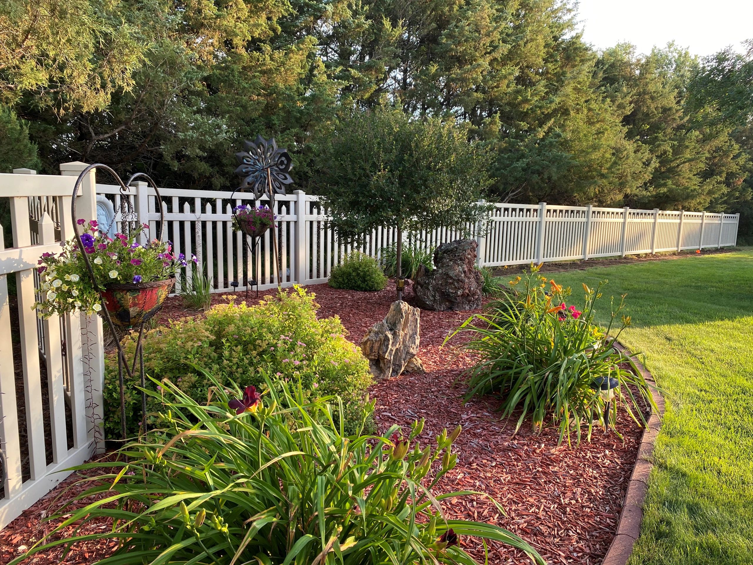 Quality Vinyl Fence Solutions | Western Fence