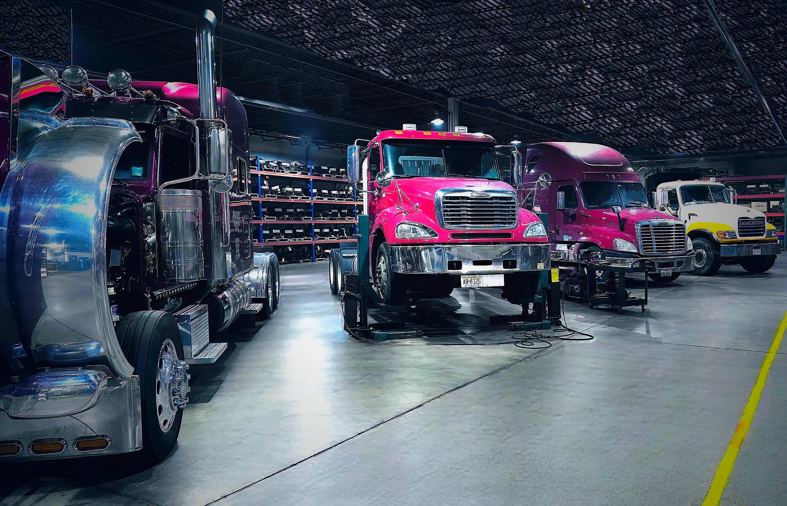 Top-Notch Hydraulic Cylinders & Truck Hoists for Heavy-Duty Tasks