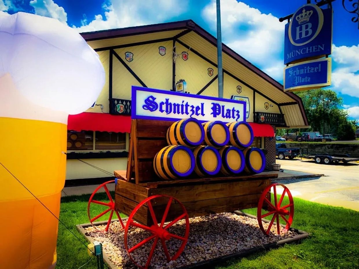 Schnitzel Platz - German, Bavarian, Restaurant, Bar, Live Music