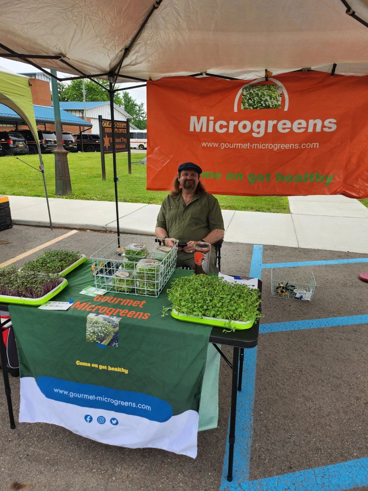 Buy Microgreens Online - Fresh and Organic | Doug's Gourmet Microgreens