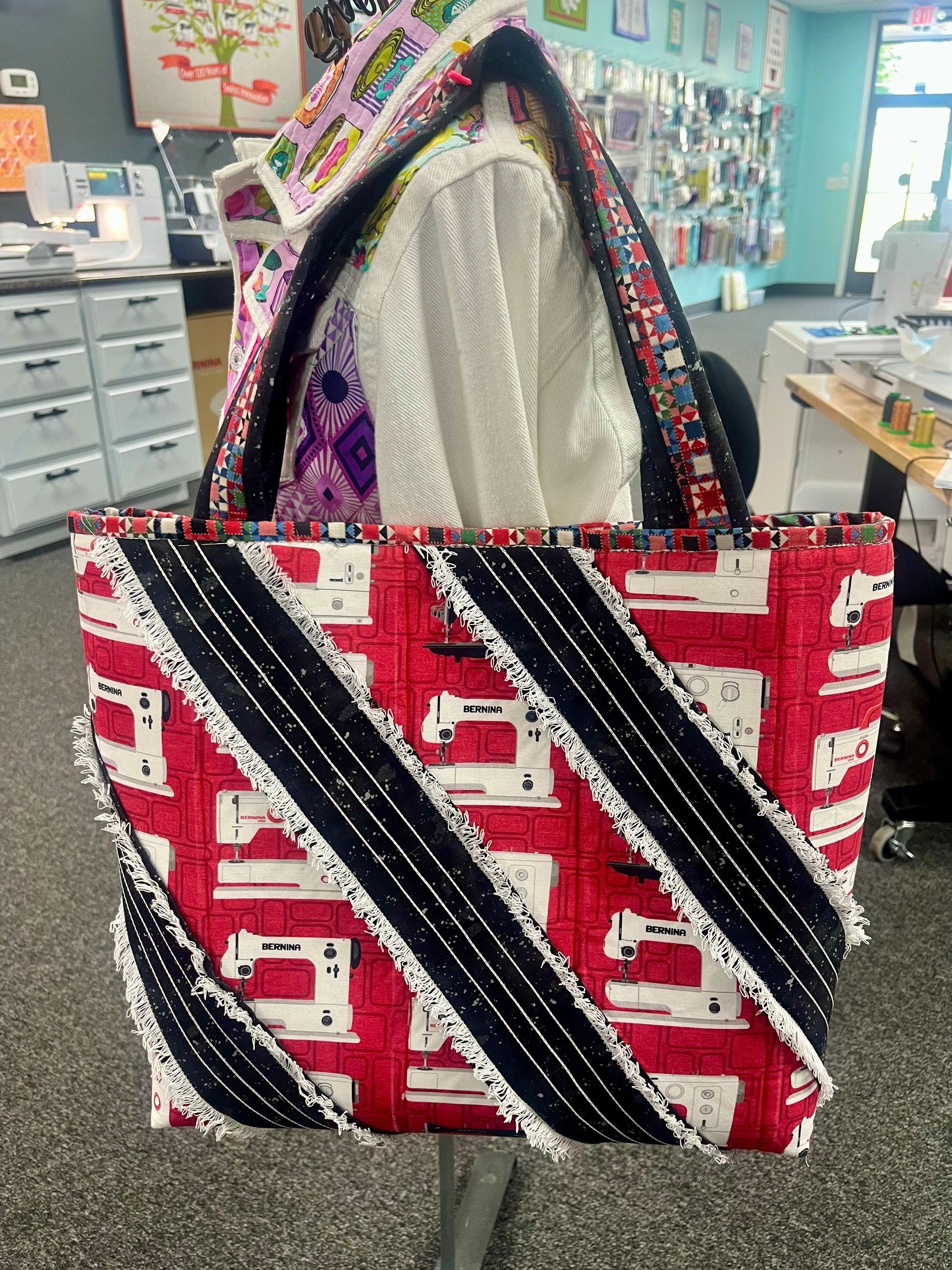 Serger Trendy Fringe Tote