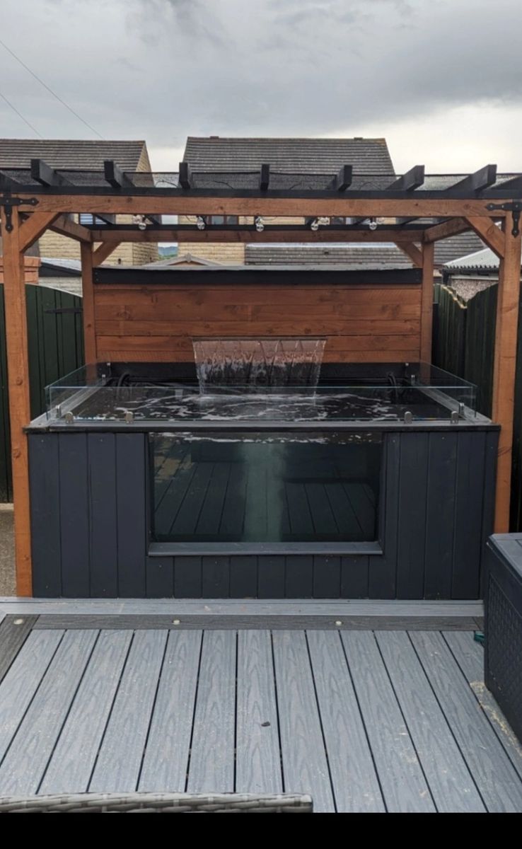 Grey pond 8ft x 6ft x 4ft with viewing window