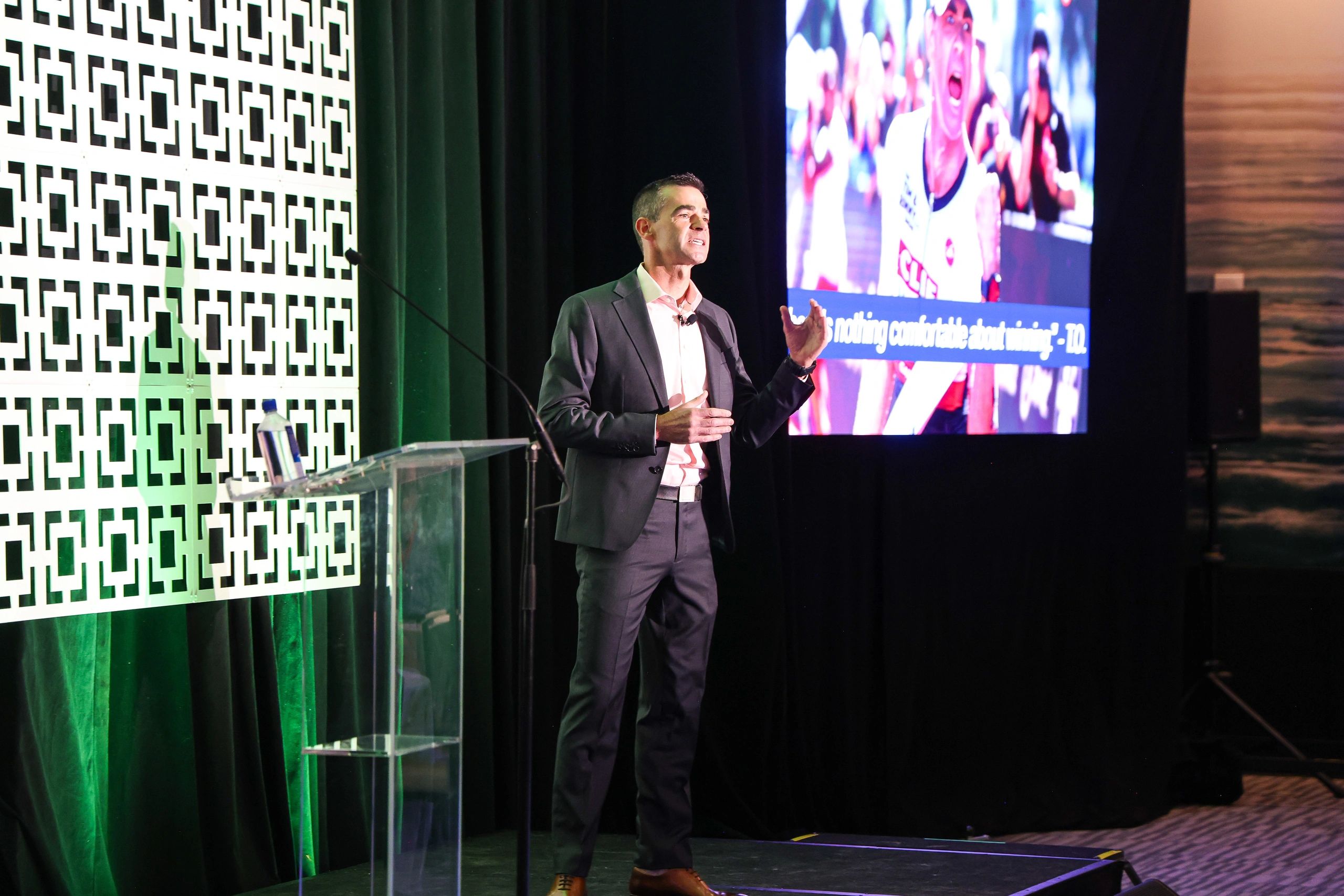 Top 5 Corporate Conference Trends Defining 2025