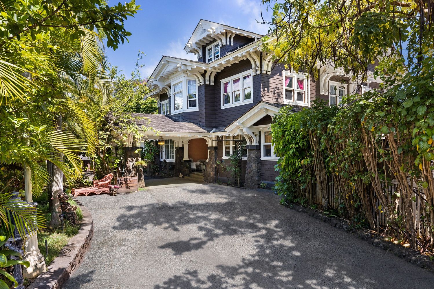 Explore the Beauty of Manoa Valley at our Bed and Breakfast Inn