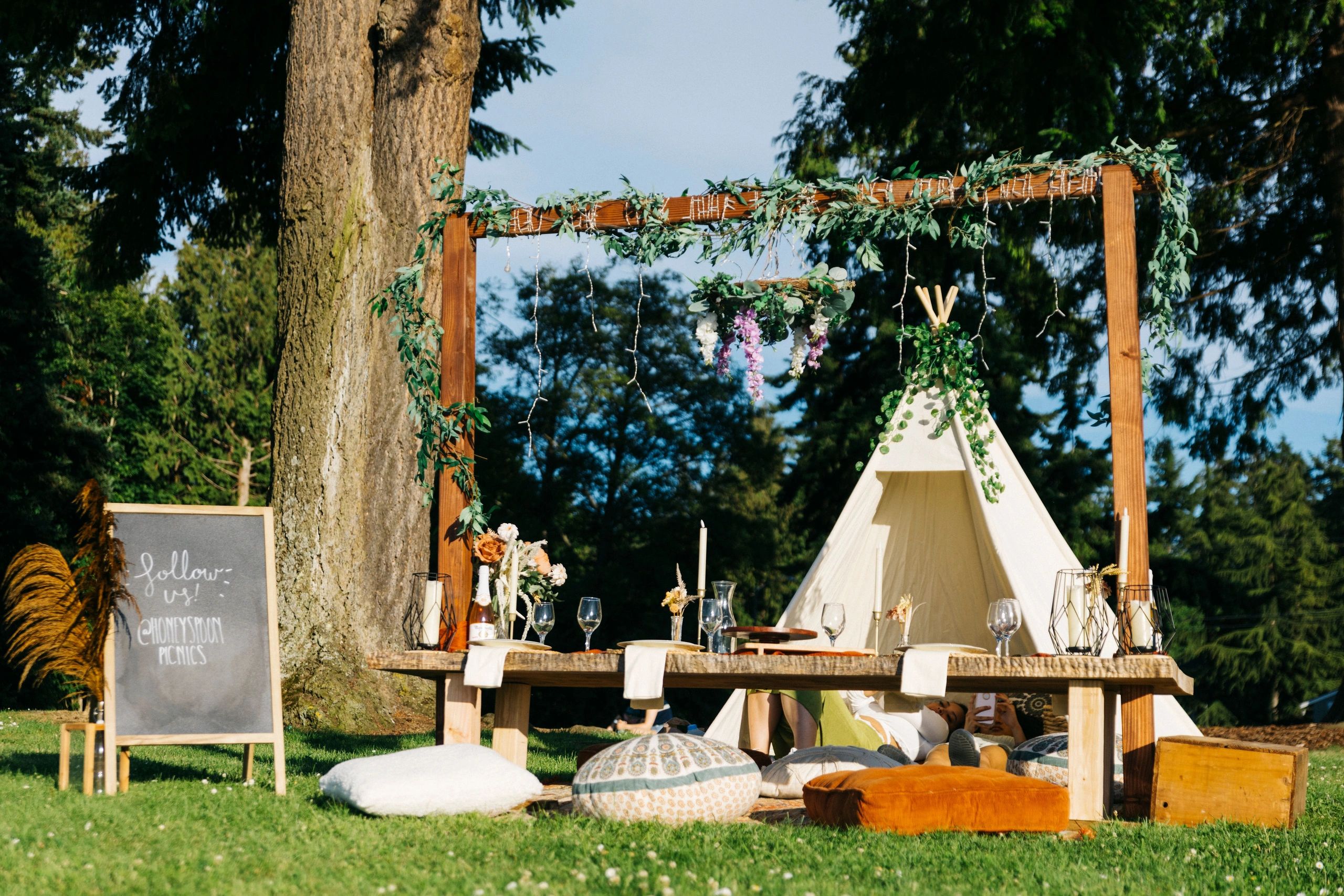 (Up to 6 Person) Group Picnic Setup