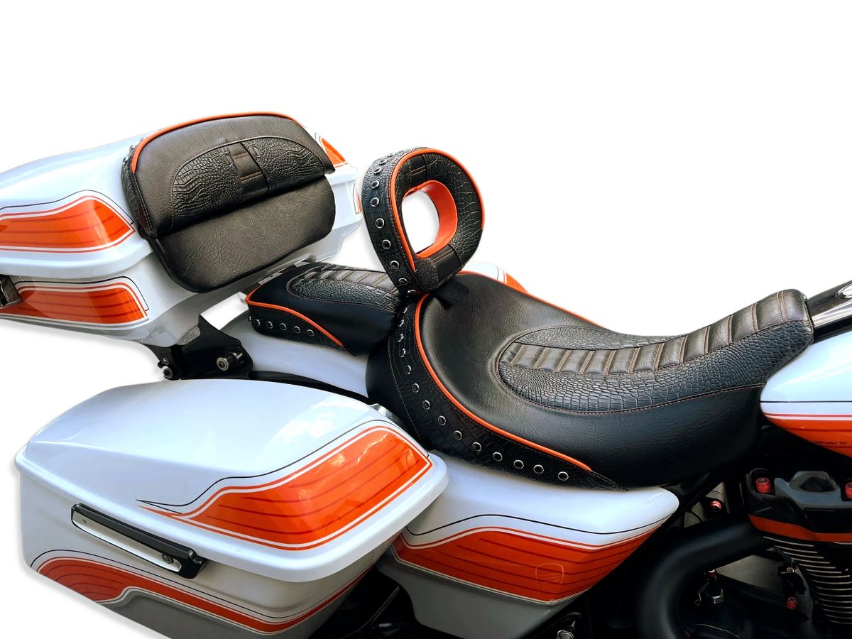BAGGER/TOURING: SOLO SEATS CVO Tuck & Roll Stripe Distressed Vinyl ...